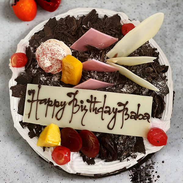 Tempting Black Forest Delight with Fruits & Chips Toppings | Gifts to ...