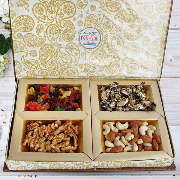 Mixed Dried Fruits with Nuts, Walnut & Chocolates Online | Gifts to ...