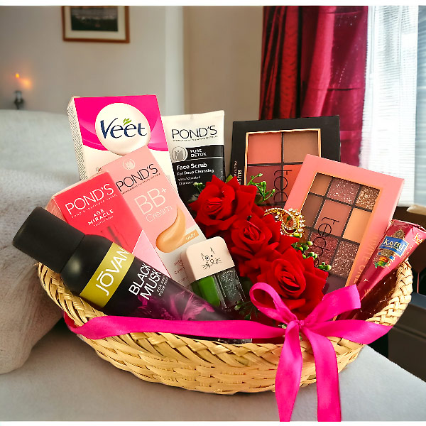 luxurious gift set With Ponds, Technic Beauty & Body Spray Combo for ...