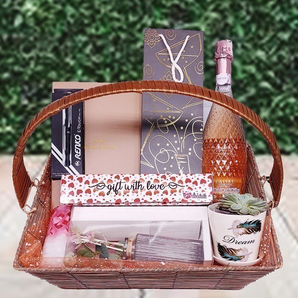 Deluxe Classy Basket Hamper | Gifts to Nepal | Giftmandu