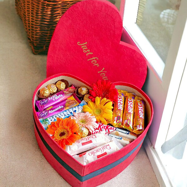 Premium Mix-Chocolates Combo With Flowers | Gifts to Nepal | Giftmandu