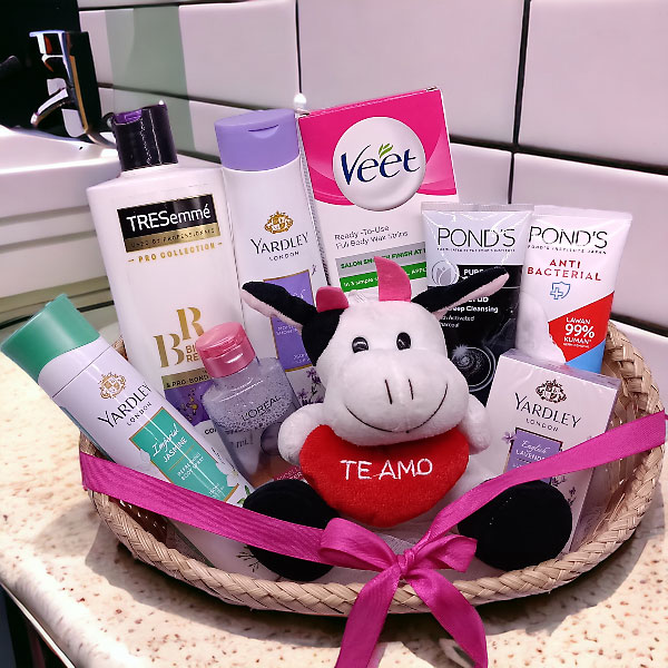 Cute Mini Soft Toy with Yardley & Pond's Beauty Products Hamper | Gifts ...