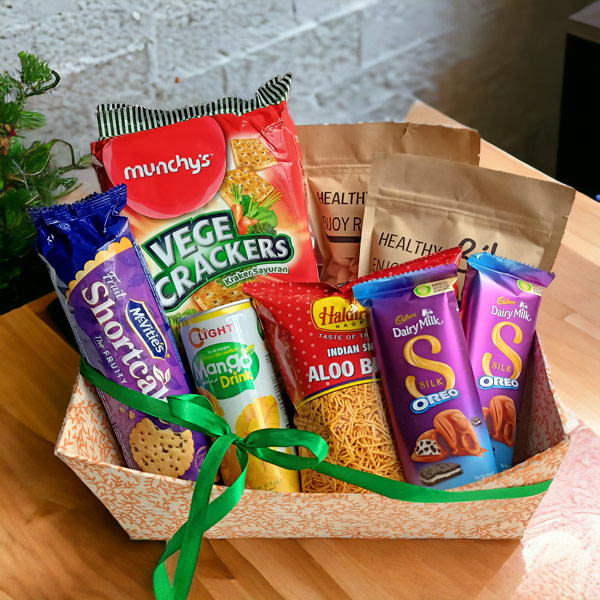 Premium Nuts with Assorted Snacks Food Hamper | Gifts to Nepal | Giftmandu