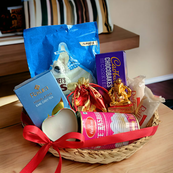Mini Ganesha Statue with Scented Candle and Treats Hamper | Gifts to ...